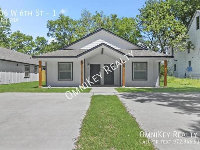3 Br, 2 bath, Condo 406 W 6th St