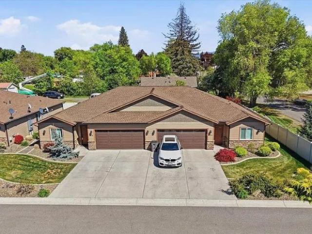 3 Br, 2 bath, Condo 408 N Pierce Ln