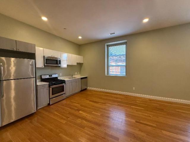 3 Br, 2 bath, Condo 409 Dudley St