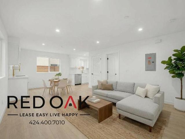 3 Br, 2 bath, Condo 415 North La Fayette Park Place