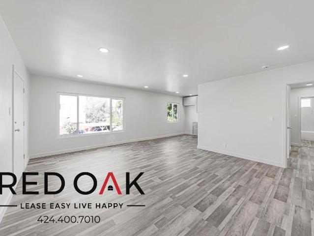 3 Br, 2 bath, Condo 4240 Centinela Ave