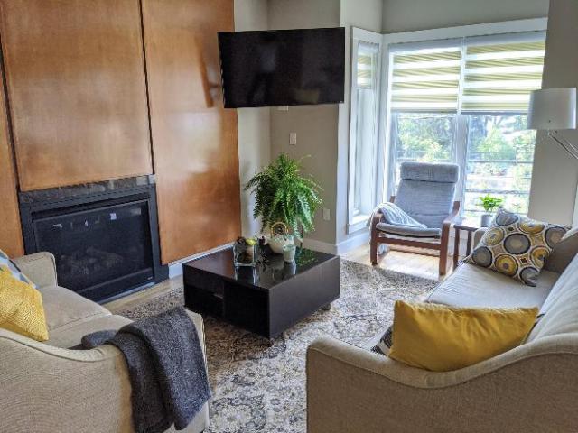 3 Br, 2 bath, Condo 42 Bay State Rd
