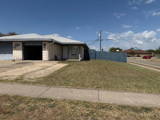 3 Br, 2 bath, Condo 4307 Shawn Dr