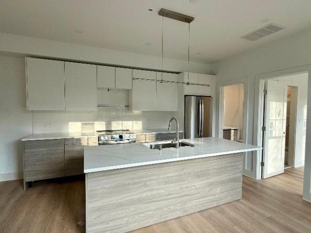 3 Br, 2 bath, Condo 47 Chase St