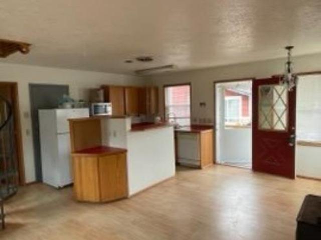 3 Br, 2 bath, Condo 450 S Downing