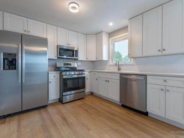 3 Br, 2 bath, Condo 4600 N Sayre Ave