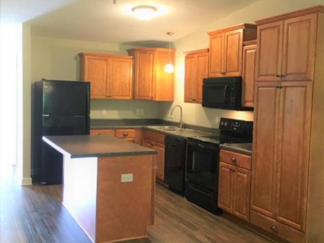 3 Br, 2 bath, Condo 4664 Crossing Ct