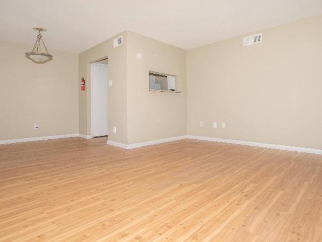 3 Br, 2 bath, Condo 4747 Burke Rd