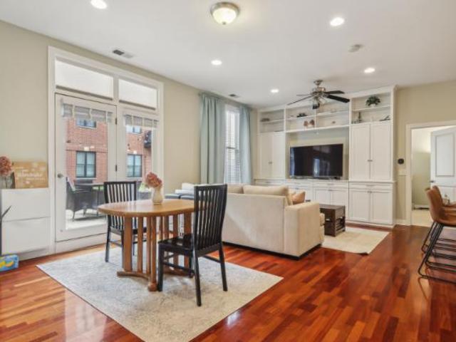 3 Br, 2 bath, Condo 4814 N Damen Ave