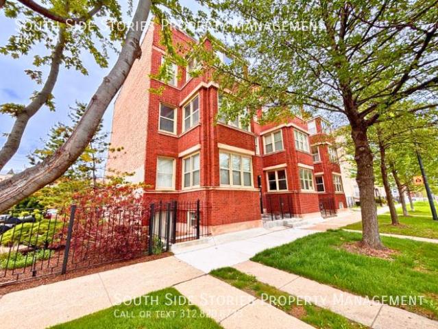 3 Br, 2 bath, Condo 4832 S Indiana Ave
