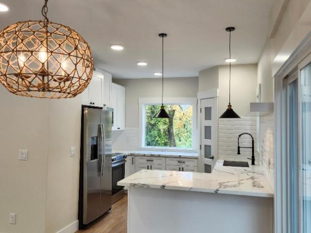 3 Br, 2 bath, Condo 4905 SE Harney Dr
