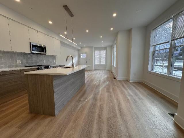 3 Br, 2 bath, Condo 49 Chase St