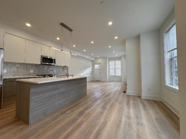 3 Br, 2 bath, Condo 49 Chase St
