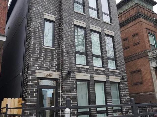 3 Br, 2 bath, Condo 5030 S Prairie Ave