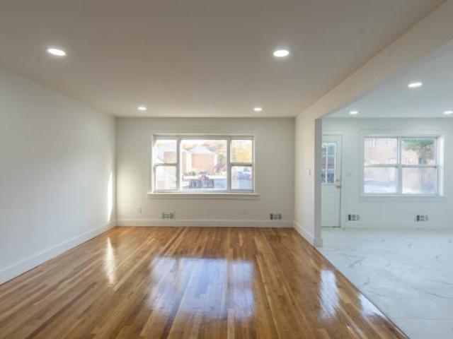 3 Br, 2 bath, Condo 505 Adams Lane
