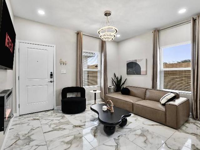 3 Br, 2 bath, Condo 505 N Emerald Ave