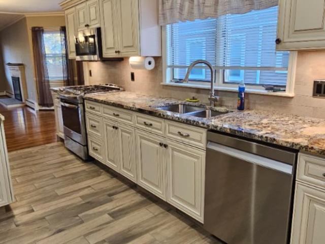 3 Br, 2 bath, Condo 50 Yeomans Ave