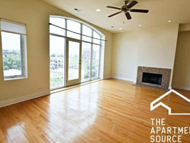 3 Br, 2 bath, Condo 5140 N Clark St