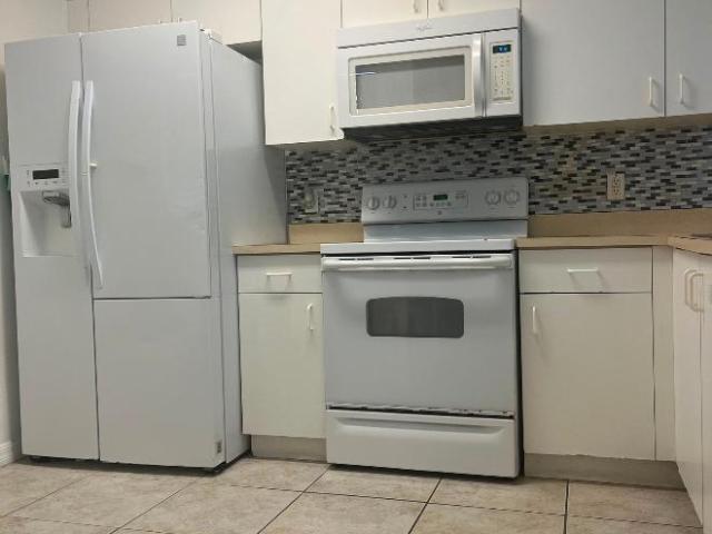 3 Br, 2 bath, Condo 522 Villa Del Sol Circle