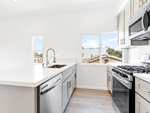 3 Br, 2 bath, Condo 5232 1/2 W 20th St