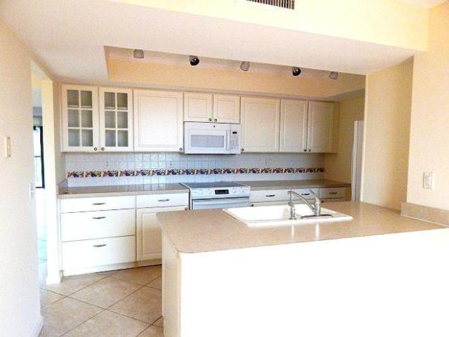 3 Br, 2 bath, Condo 5250 Woodland Lakes Drive
