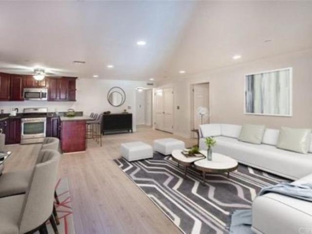 3 Br, 2 bath, Condo 5264 Satsuma Ave