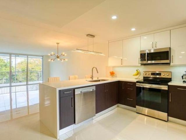 3 Br, 2 bath, Condo 535 Oaks Drive