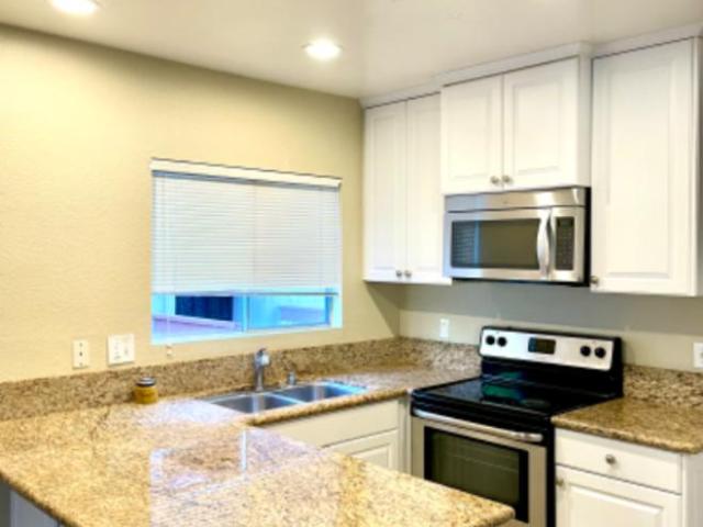 3 Br, 2 bath, Condo 5472 Adobe Falls Rd
