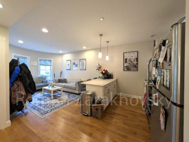 3 Br, 2 bath, Condo 54 Kent St