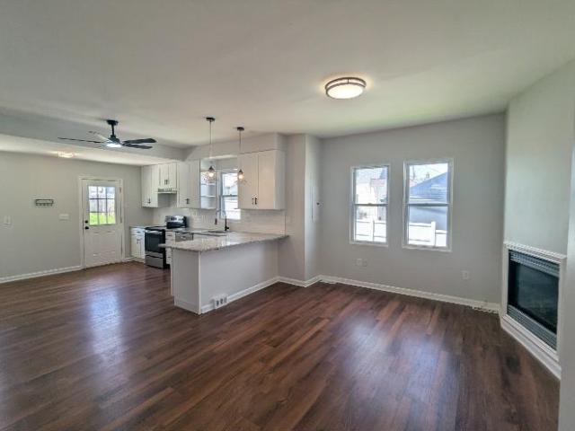 3 Br, 2 bath, Condo 5504 Carville Ave