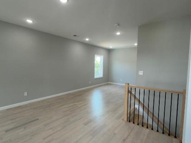 3 Br, 2 bath, Condo 565 E 24th St