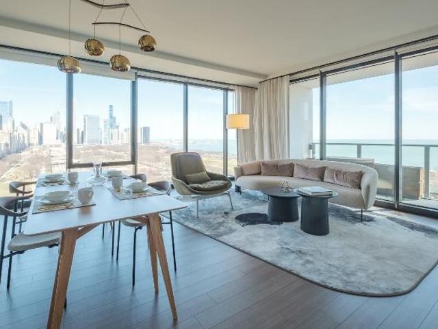 3 Br, 2 bath, Condo 58 E Roosevelt Rd