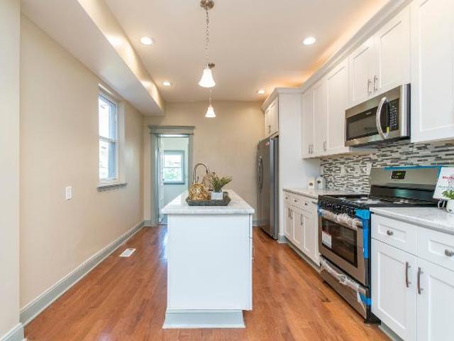 3 Br, 2 bath, Condo 5937 Catharine St