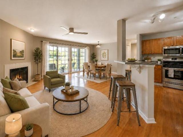 3 Br, 2 bath, Condo 5s530 Scots Dr