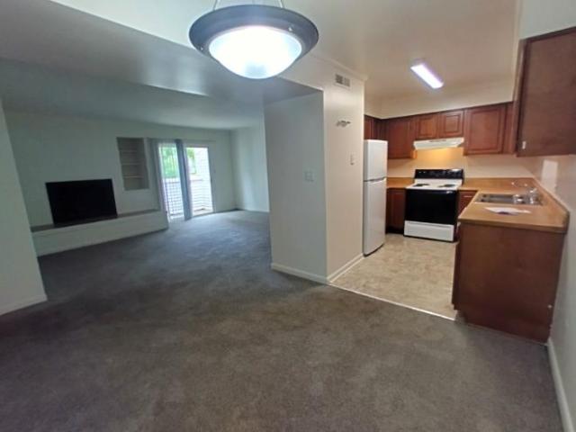 3 Br, 2 bath, Condo 600 Reusens Road