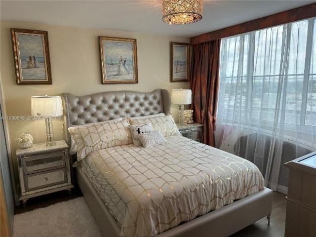 3 Br, 2 bath, Condo 6039 Collins Ave