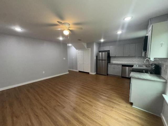3 Br, 2 bath, Condo 6066 Haight St