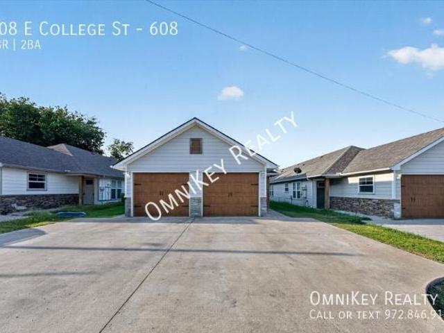 3 Br, 2 bath, Condo 608 E College St