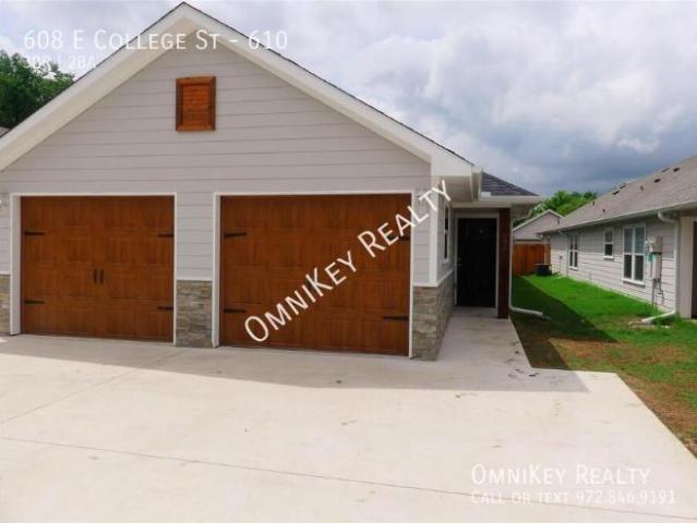 3 Br, 2 bath, Condo 608 E College St