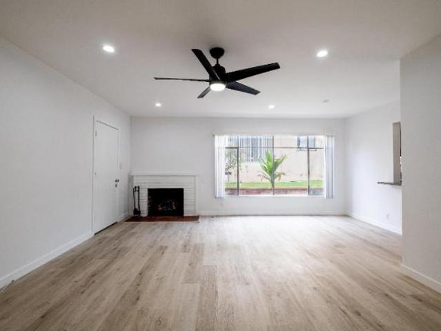 3 Br, 2 bath, Condo 608 Illinois Ct
