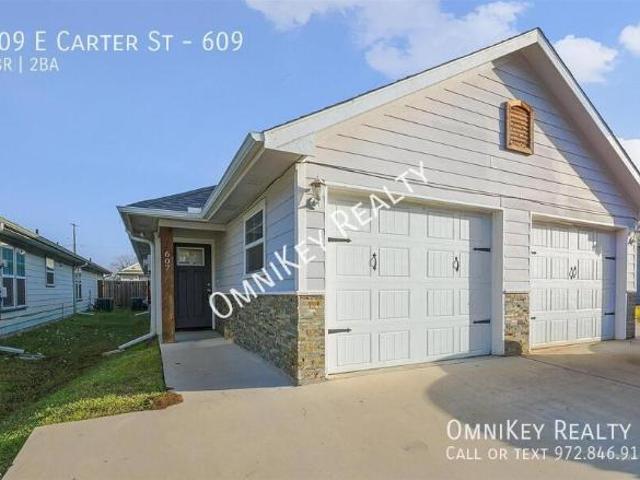 3 Br, 2 bath, Condo 609 E Carter St