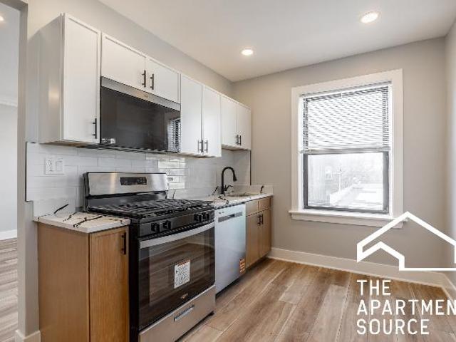 3 Br, 2 bath, Condo 6148 North Francisco Ave