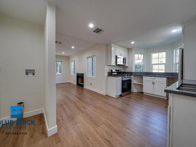 3 Br, 2 bath, Condo 6182 Yolanda Ave
