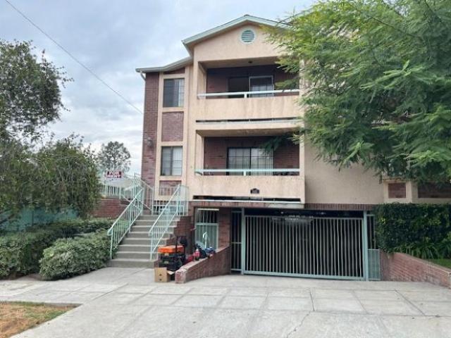 3 Br, 2 bath, Condo 623 E Cypress Avenue