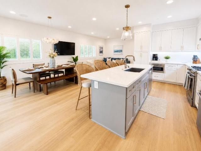 3 Br, 2 bath, Condo 624 N Clementine St