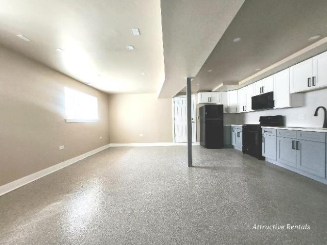 3 Br, 2 bath, Condo 6341 S Elizabeth St