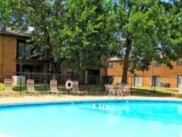 3 Br, 2 bath, Condo 6370 W Wilshire Blvd