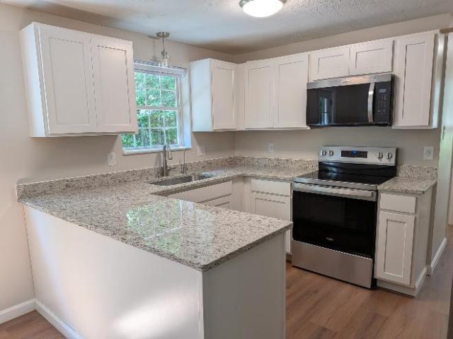 3 Br, 2 bath, Condo 637 River Road
