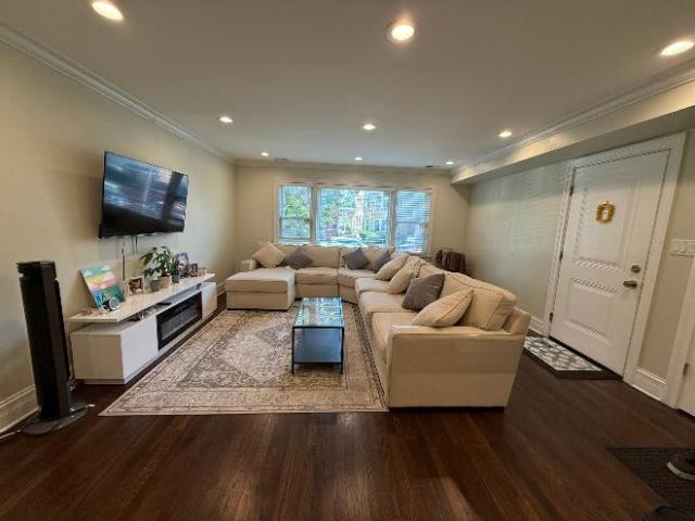 3 Br, 2 bath, Condo 6427 N Albany Ave