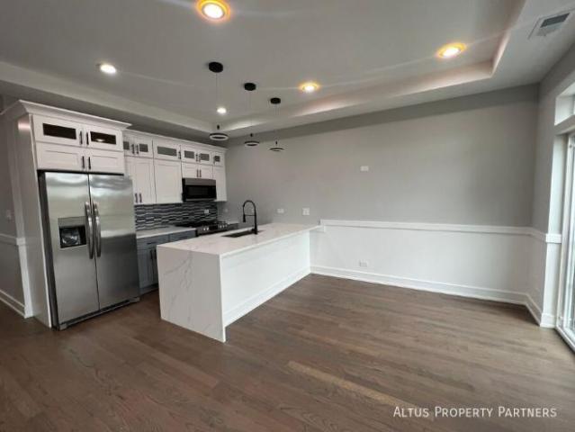 3 Br, 2 bath, Condo 6444 South Evans Avenue